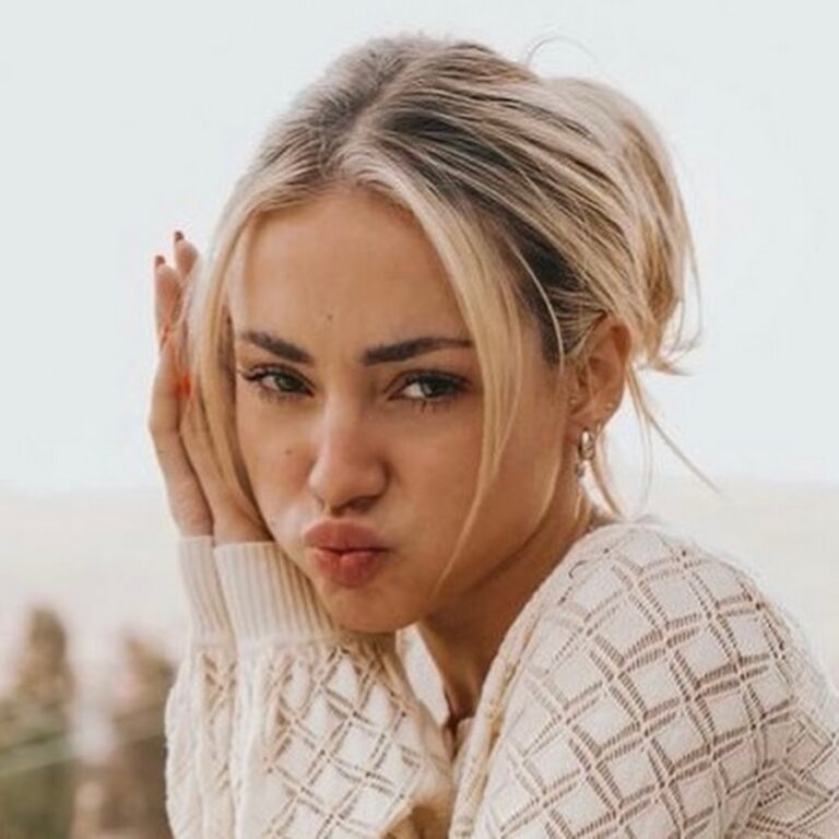 Charly Jordan Biography, Age, Height, Boyfriend & Net Worth 2024 - VCSD