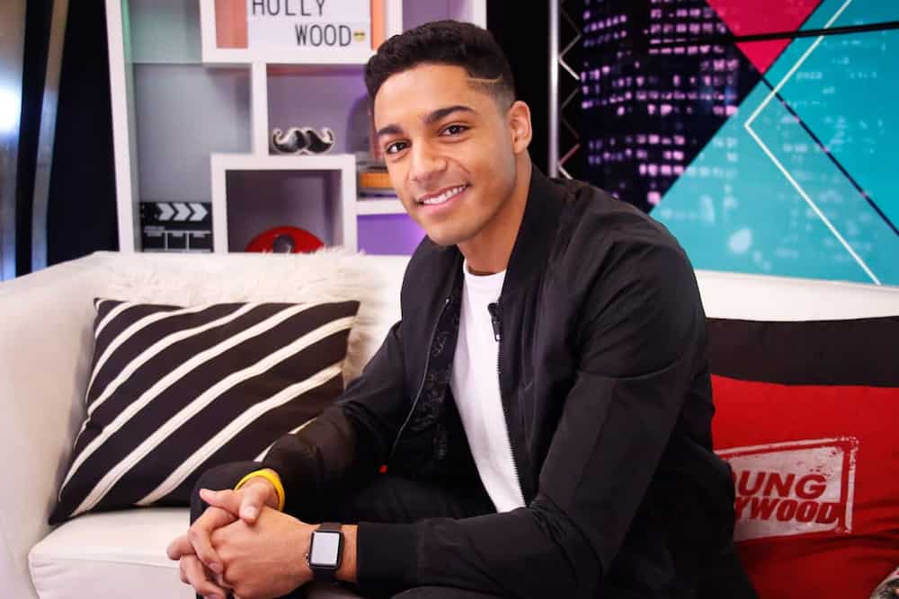 Michael Evans Behling Biography, Age, Height, Girlfriend & Net Worth - VCSD