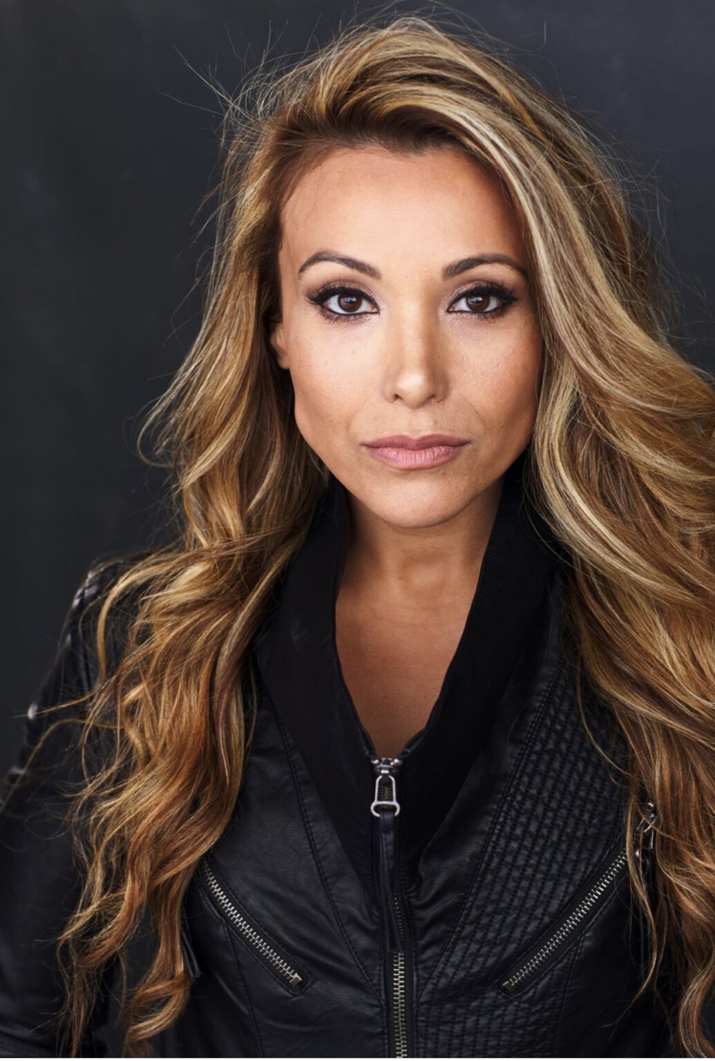 Leslie Lopez Biography, Age, Height, Husband, Kids & Net Worth 2024 - VCSD